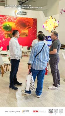 China LED-Digitalplakat D1.83 Innenraum hochauflösende klare visuelle Anzeige Bildschirm kundenspezifische Beschilderung zu verkaufen