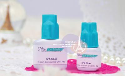 China Hotselling10ml long lasting eyelash glue , eyelash extension glue for sale