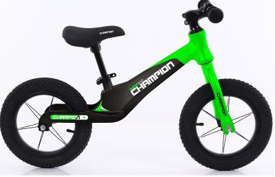 China Good Quality  12inch Magnesium  Alloy Baby Push Bike Children Balance Bike No Pedals With Comfortable Saddle for sale