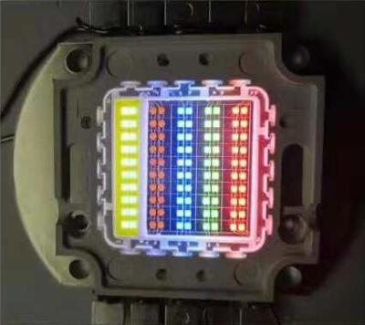中国 customize 100000時間の15W 24V RGBの高い発電の穂軸LEDを動作寿命導きました 販売のため