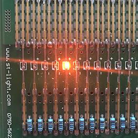 Cina Il colore emesso ambrato ha condotto il pacchetto del quadrato 1205 del chip LED del pannello di Smd mono - tipo di colore in vendita
