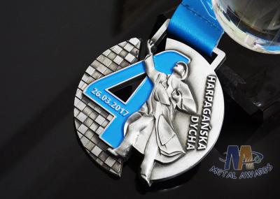 Cina Le medaglie su ordinazione maratone di sport di guida di canto tagliate progettano l'effetto 3D con il nastro sublimato in vendita