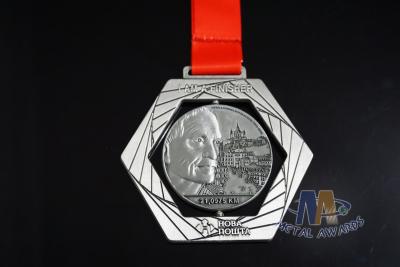 Cina La filatura o girare ha annunciato gli eventi di sport su ordinazione del metallo che eseguono le medaglie di Maration, nastro sublimato in vendita