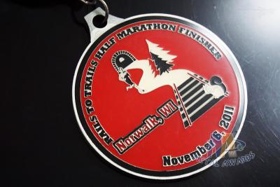 Cina Medaglie su ordinazione correnti maratone lancianti Ename morbido di sport di acclamazione con epossidico sul nastro di rosso del collegamento anteriore in vendita