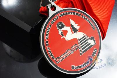 Cina Medaglie su ordinazione correnti maratone lancianti Ename morbido di sport di acclamazione con epossidico sul nastro di rosso del collegamento anteriore in vendita