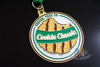 Cina 5k o 1K smalto duro del mini di maratona 3D di progettazione di sport smalto molle su ordinazione delle medaglie che riempie in Medallon in vendita