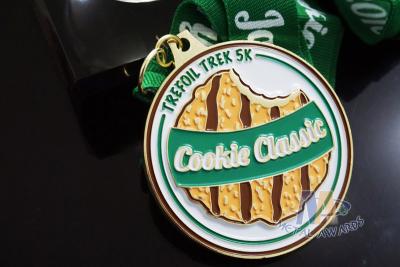 Cina 5k o 1K smalto duro del mini di maratona 3D di progettazione di sport smalto molle su ordinazione delle medaglie che riempie in Medallon in vendita