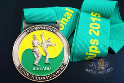 Китай Тхэквондо ограждая идущий материал сплава цинка дизайна медалей 3Д награды спорт с голубой лентой продается