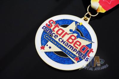 Cina Forma rotonda di logo della stella e medaglie su ordinazione ballanti di sport di Despoke con i colori di scintilli in vendita
