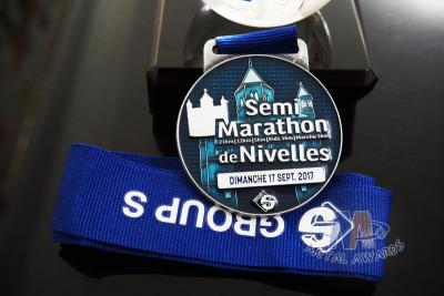 Китай Плакировка прозрачных медалей награды сплава цинка цвета античная серебряная с лентой продается