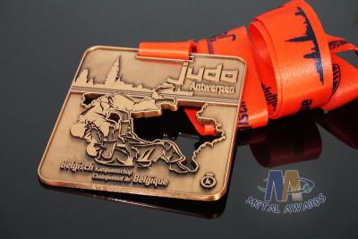 Cina Medaglie del premio di eventi di sport di judo e tipo tagliato nastri con la placcatura del bronzo o del rame in vendita