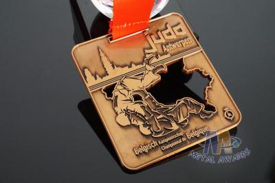 Cina Medaglie del premio di eventi di sport di judo e tipo tagliato nastri con la placcatura del bronzo o del rame in vendita