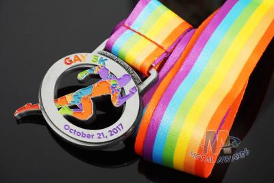 中国 顧客の昇華させたリボンが付いている注文のスポーツ メダルによるMの-23切り取られた設計 販売のため