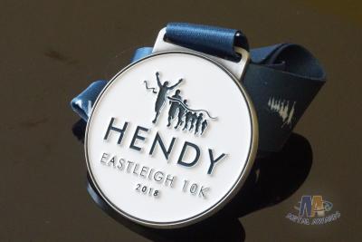 中国 操業か10Kマラソン柔らかいエナメルを満たす注文賞メダルHENDYスポーツのロゴは動きます 販売のため