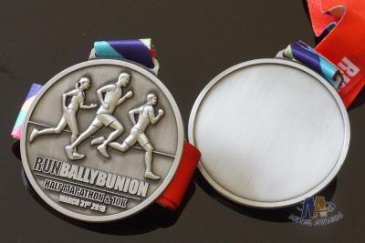 China Het halve Marathon of van 10K Lopende de Medailles Antieke Zilveren Plateren van Douanesporten sublimeerde Lint Te koop