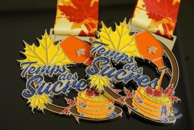 Cina Le medaglie di corsa o correre virtuali del premio del metallo 10K 864*32mm hanno sublimato entrambi i lati del nastro in vendita