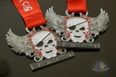 Cina Dimensione di riempimento 70*4MM del cranio del metallo del premio dello smalto molle amichevole eco- delle medaglie in vendita