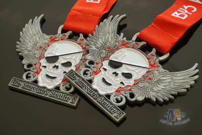 Cina Dimensione di riempimento 70*4MM del cranio del metallo del premio dello smalto molle amichevole eco- delle medaglie in vendita