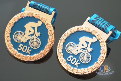 Cina Vada in bicicletta l'elaborazione morbida dello smalto dei bambini funzionata 50K delle medaglie maratone su ordine del metallo in vendita
