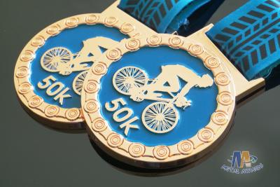 Cina Vada in bicicletta l'elaborazione morbida dello smalto dei bambini funzionata 50K delle medaglie maratone su ordine del metallo in vendita