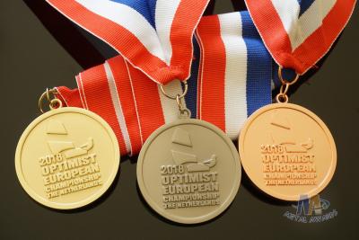 Cina Medaglie su misura del premio del metallo che corrono e medaglia in lega di zinco dei medaglioni dei regali maratona di campionato in vendita