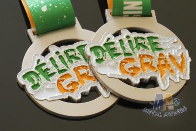 Cina Bianco dello spruzzo e medaglie su ordinazione del premio riempite colori per il regalo di affari in vendita