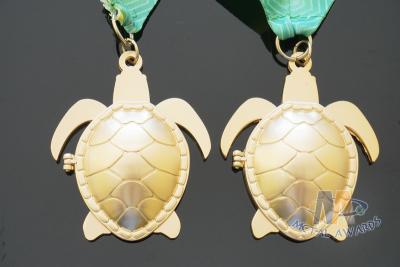 Cina Medaglie animali del guscio di tartaruga con il nastro variopinto del raso, stampante Sticke con la cupola di lucentezza coperta in vendita