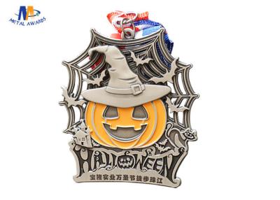 Cina Medaglia di Halloween in ottone/argento antichi con il nastro tessuto normale in vendita