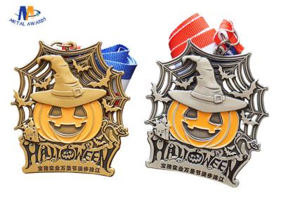 Cina Medaglia di Halloween in ottone/argento antichi con il nastro tessuto normale in vendita