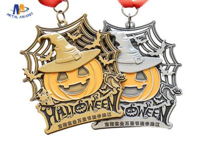 Cina Medaglia di Halloween in ottone/argento antichi con il nastro tessuto normale in vendita