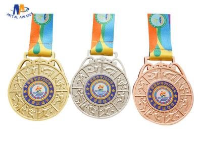 Cina Medaglia di avvenimenti sportivi con i giocatori di effetto 3D lungo l'orlo in vendita