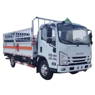 Cina ISUZU 4X2 8 tonnellate di carico recinzione camion merci sedile a fila singola per merci pericolose in vendita