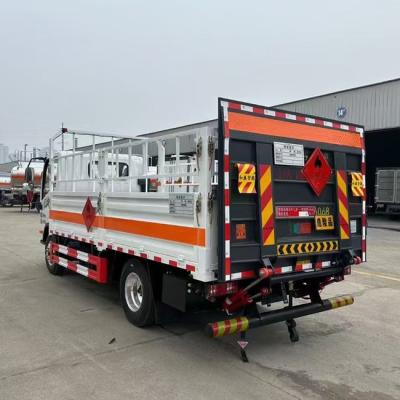 Cina ISUZU 4X2 8 tonnellate di carico recinzione camion merci sedile a fila singola per merci pericolose in vendita