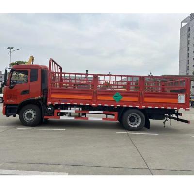 Cina 90 km/h 4x2 12 tonnellate di carico di cilindro di gas camion di trasporto con porta di sollevamento idraulico in vendita