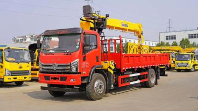 中国 輸出カスタマイズ 4x2 ドンフェンブランド 8トンのクレーンマウントトラック ストック 販売のため