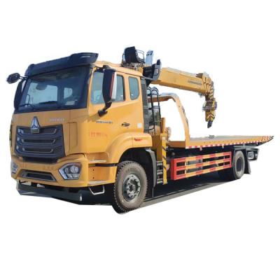China Customized HOWO 4x2 6 Meters Tow Trucks Wrecker Truck With 8 Tons Crane for Car Accidents for sale