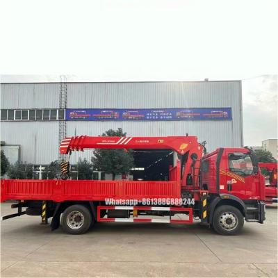 Cina FAW J6L Autocarro con Gru  8 tonnellate Gru a braccio telescopico a 4 sezioni  Gru Sany in vendita