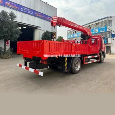 Cina FAW J6L Autocarro con Gru  8 tonnellate Gru a braccio telescopico a 4 sezioni  Gru Sany in vendita