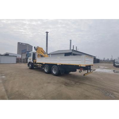 China Folding Crane SQS250 SQS300 SINOTRUK 6x4 Truck Tray With Howo Crane for sale