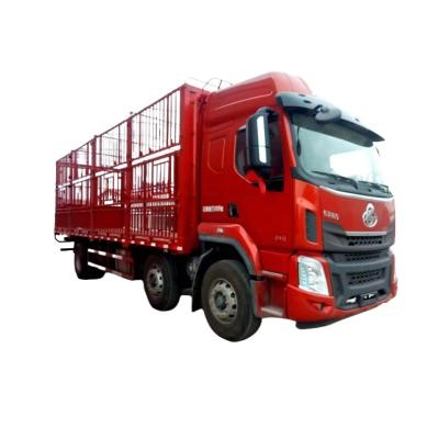 China Dongfeng Chenglong H5 Warehouse-type Livestock and Poultry Transporting Truck for Transport Pigs Cows Sheep Chickens Ducks Geese for sale