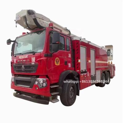 Cina Sinotruk Howo Red Fire Rescue Vehicle con funzione di getto di sollevamento, motore antincendio per autocarri ad alta quota in vendita
