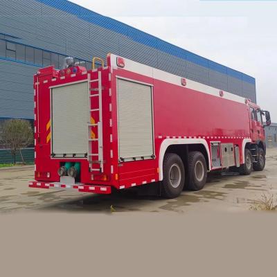 Cina Sinotruk Howo 8X4 doppia fila 25000 litri aeroporto camion pompieri motore pompieri camion pompieri in vendita