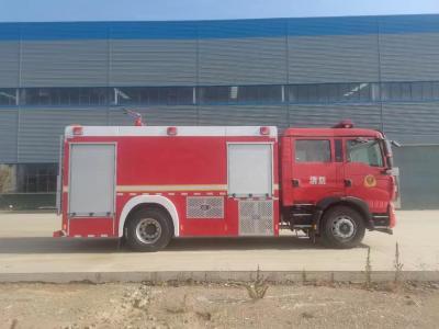 Cina Sinotruk Howo 4X2 Doppia Fila 8000 Litri Autopompa Serbatoio Acqua Antincendio  Autobotte Antincendio  	Autopompa Aeroportuale in vendita