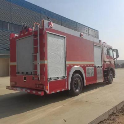 Cina Sinotruk Howo 4X2 Doppia Fila 8000 Litri Autopompa Serbatoio Acqua Antincendio  Autobotte Antincendio  	Autopompa Aeroportuale in vendita