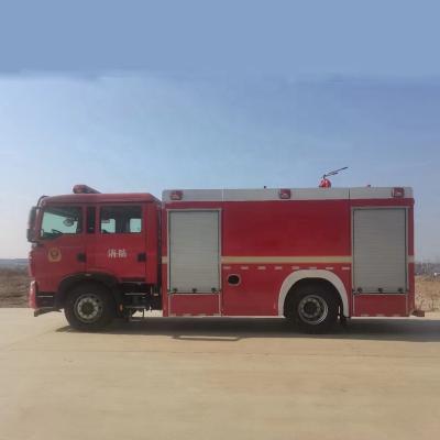 Cina Sinotruk Howo 4X2 Doppia Fila 8000 Litri Autopompa Serbatoio Acqua Antincendio  Autobotte Antincendio  	Autopompa Aeroportuale in vendita