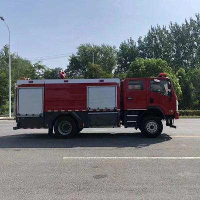 Cina Autopompa antincendio 4X4 da 6300 litri per acqua/schiuma, veicolo a trazione integrale in vendita