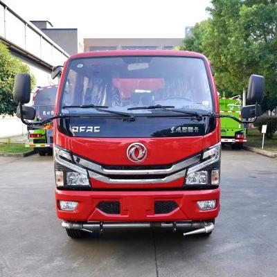 Cina Dongfeng 4X2 doppia fila 4200-5000 litri camion di emergenza camion di spruzzatori antincendio in vendita