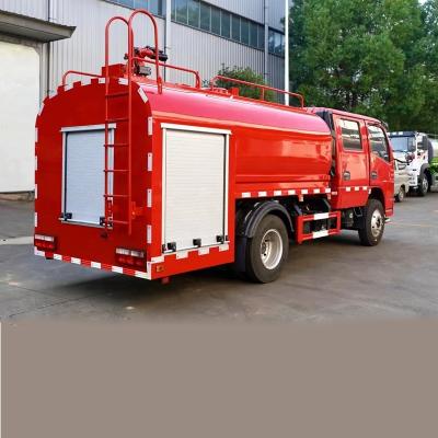 Cina Dongfeng 4X2 doppia fila 4200-5000 litri camion di emergenza camion di spruzzatori antincendio in vendita