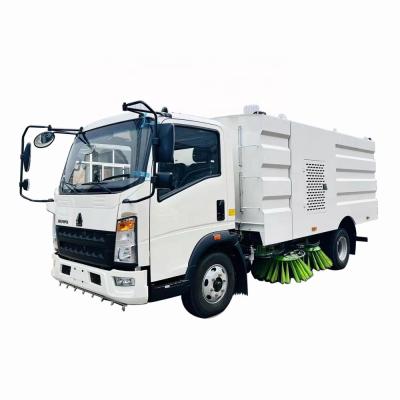 Cina HOWO 5000 litri camion spazzino stradale Euro VI camion montato spazzino stradale in vendita
