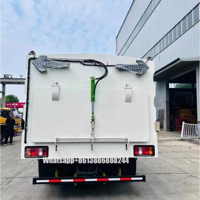 Cina HOWO 5000 litri camion spazzino stradale Euro VI camion montato spazzino stradale in vendita